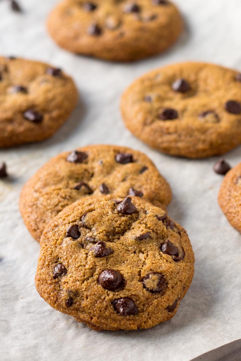 Clean Eating Spelt Chocolate Chip Cookies » LeelaLicious